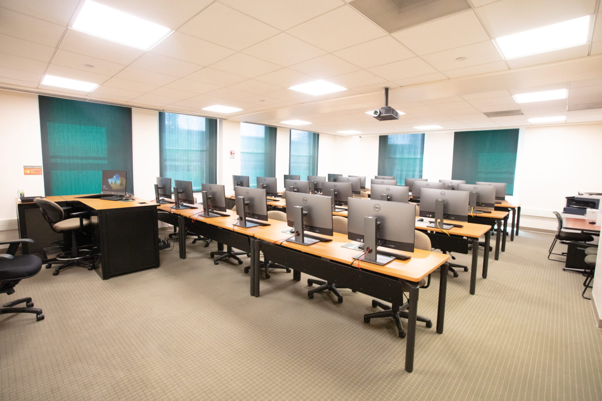 Computer Lab - Room 202 - Roanoke Higher Education Center - Roanoke ...